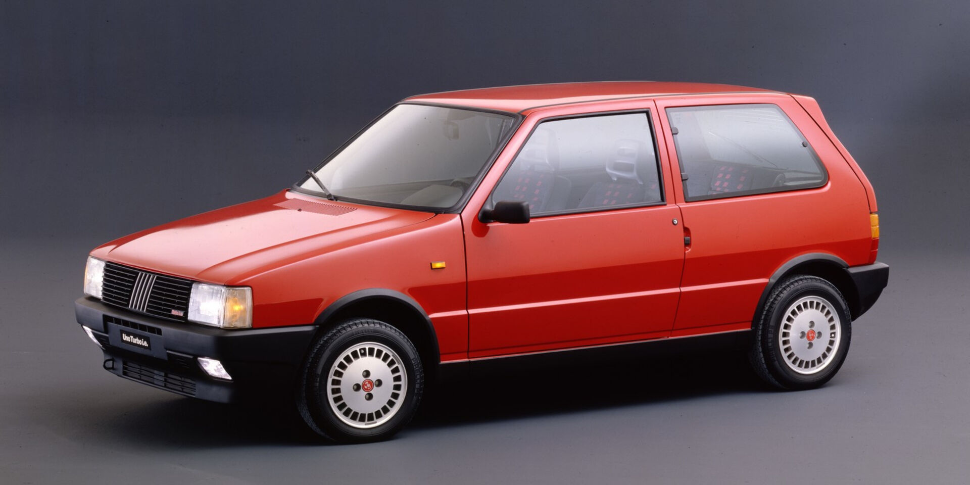 Fiat Uno Turbo, Carlo Pedersoli in klein | auto-illustrierte - Das ...